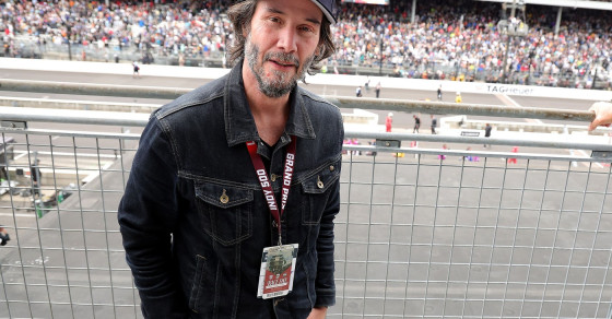 Dependent de adrenalină. Keanu Reeves și-a făcut apariția la Indy 500 ...