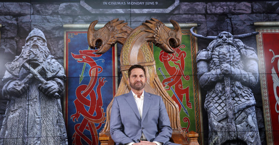 Gerard Butler, mândru de „fiul” său din „How to Train Your Dragon”. Au ...