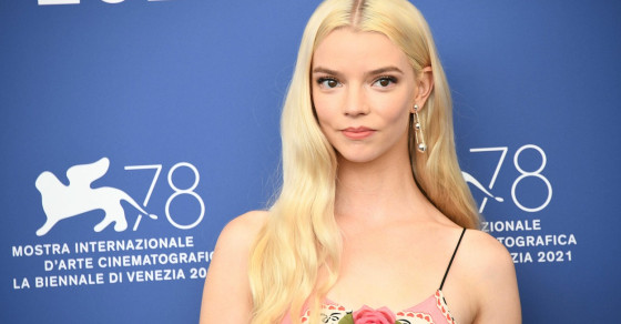 Anya Taylor-Joy, ținută inspirată de Barbie la Festivalul de Film de la ...