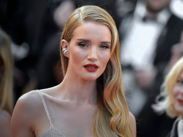 Galerie Foto: Rosie Huntington-Whiteley, parada modei în mai multe ...