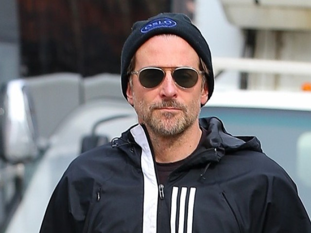 Galerie Foto: Bradley Cooper, un tătic model. Poze de paparazzi alături ...