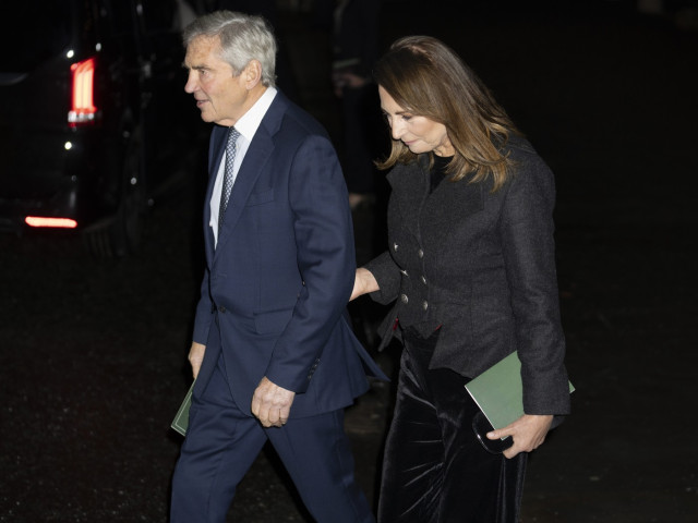 Părinții lui Kate Middleton au probleme financiare, dar ea nu știe ... Părinții lui Kate Middleton au probleme financiare, dar ea nu știe ...