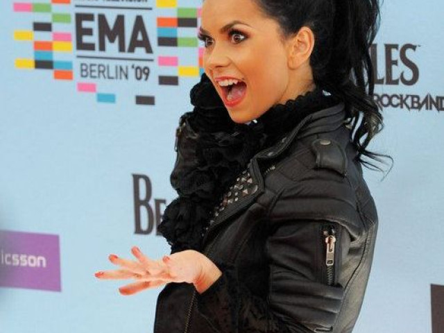 Cum arata Inna in copilarie si care este numele sau adevarat& 5 lucruri ...