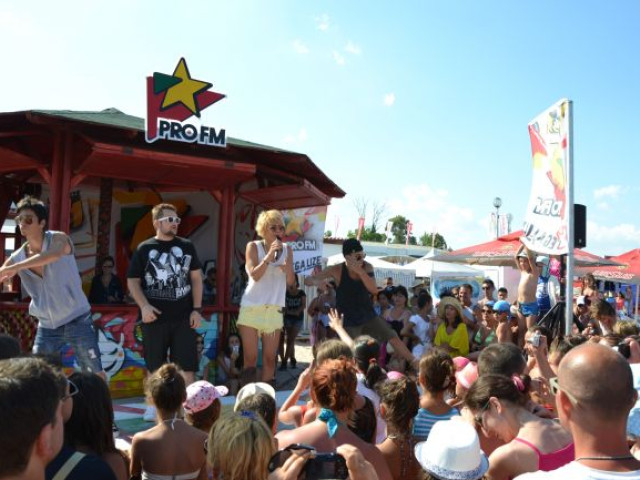 Sore a cantat pe scena ProFM de la studioul din Costinesti& Vezi ...