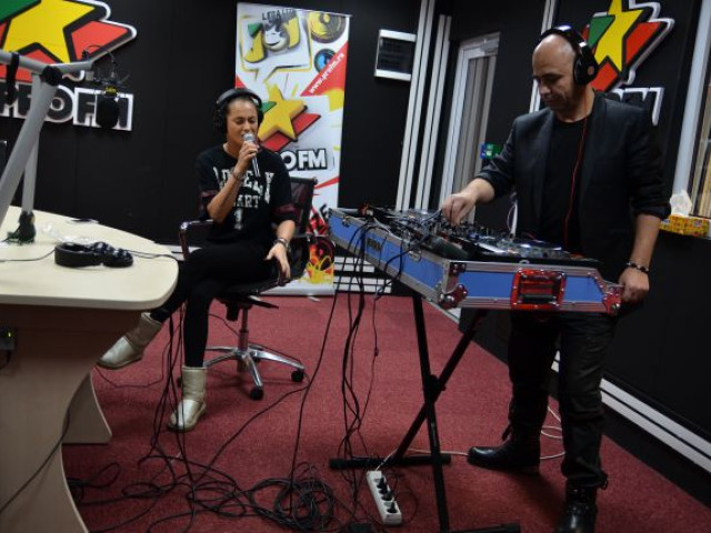 DJ Sava si Raluka& LIVE in studio la AlarmaProFM& Vezi cum au cantat ...
