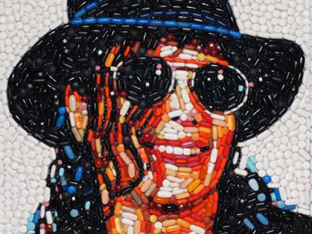 &POZE& Portretul lui MICHAEL JACKSON creat din pastile&