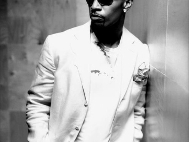 &VIDEO& Noul videoclip JAMIE FOXX& DIGITAL GIRL REMIX feat& DRAKE