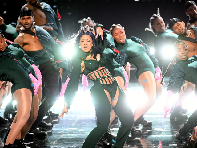 Cardi B a lansat videoclipul piesei Press& Artista apare goal& într ...