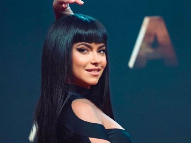 Inna& în cel mai îndr&zneț costum de baie& pe un vas de croazier ...