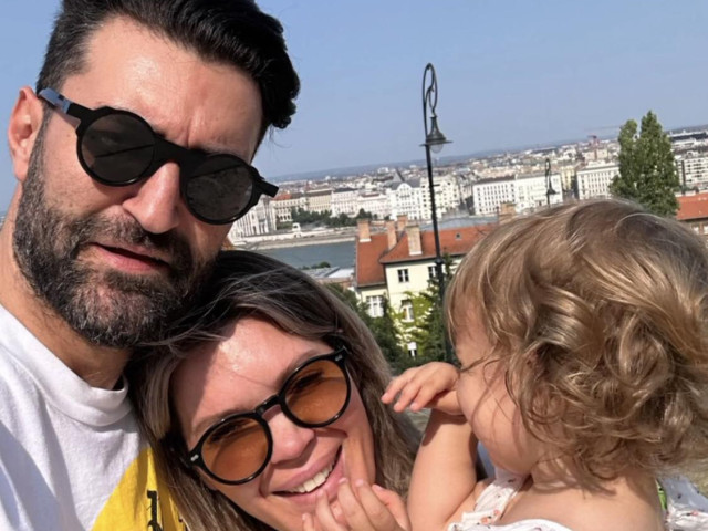 Smiley și Gina Pistol& vacanț& în Grecia cu micuța Josephine& Imagini ...