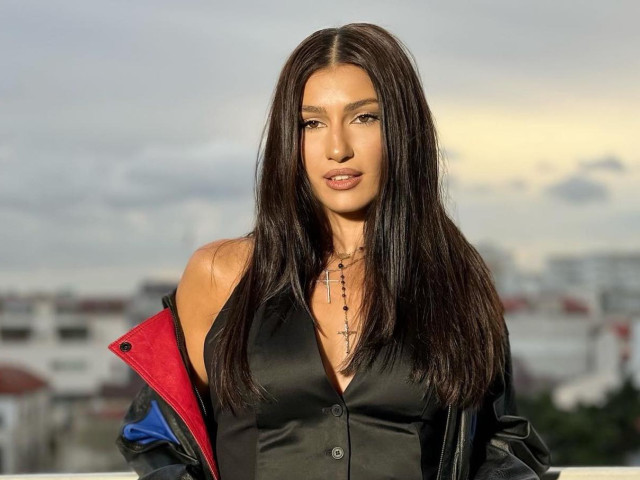 Alina Eremia& într-un top minuscul& a reușit o apariție care i-a z&p ...