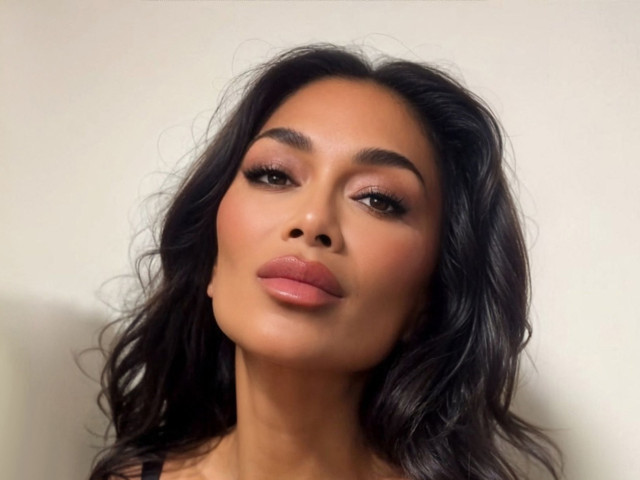 Nicole Scherzinger& zi de naștere pe plaj&& în costum de baie& A împlinit 47 de ani& dar se ...