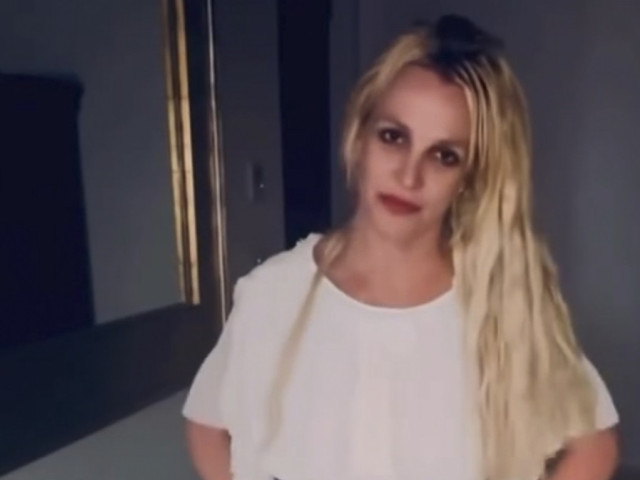 Britney Spears își îngrijoreaz& fanii& Artista& cu vân&t&i pe mâini și ...