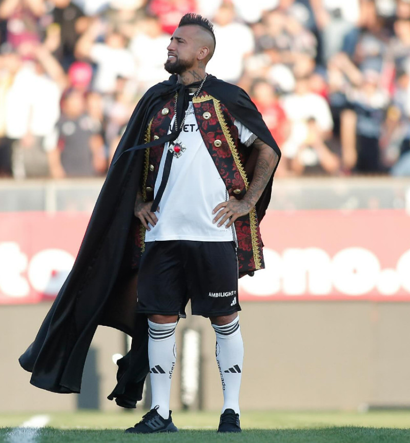 GALERIE FOTO: Prezentarea inedită a lui Arturo Vidal. A ajuns cu ...