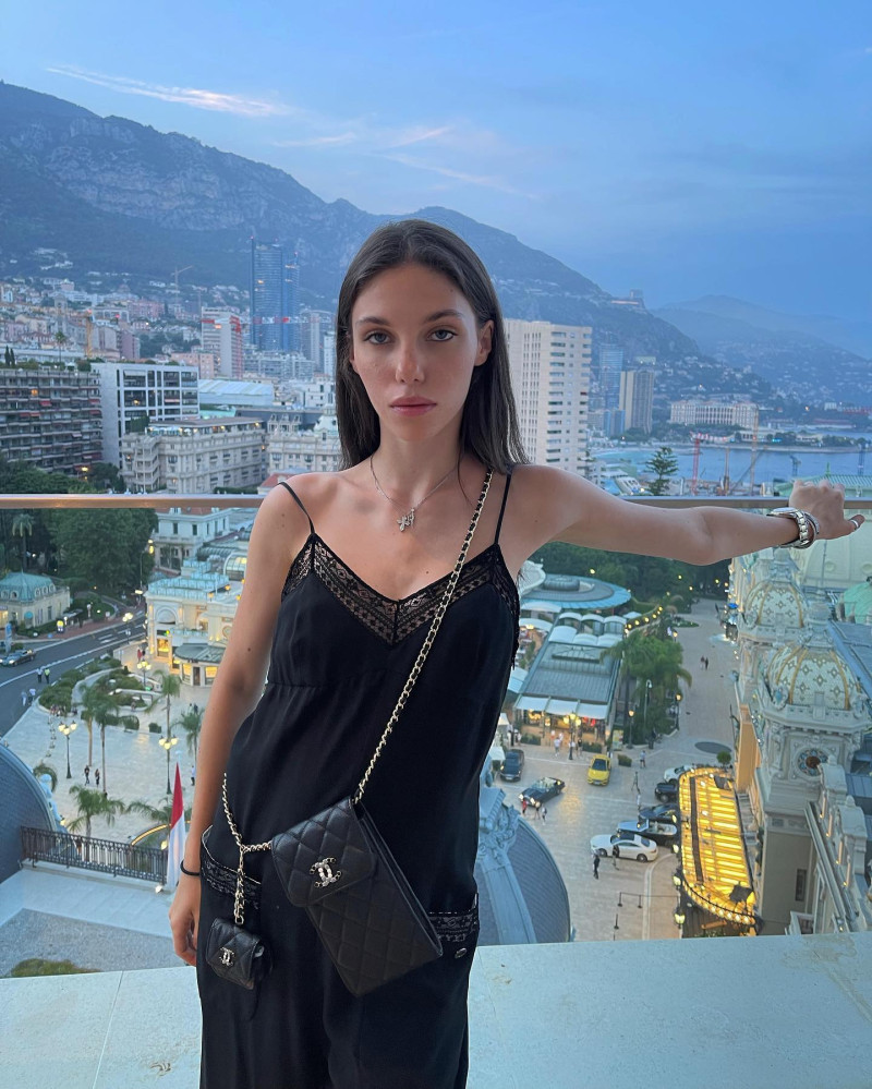 GALERIE FOTO: ”Cineva minte”. S-a căsătorit în secret cu angajatul tatălui ei și va deveni mamă ...