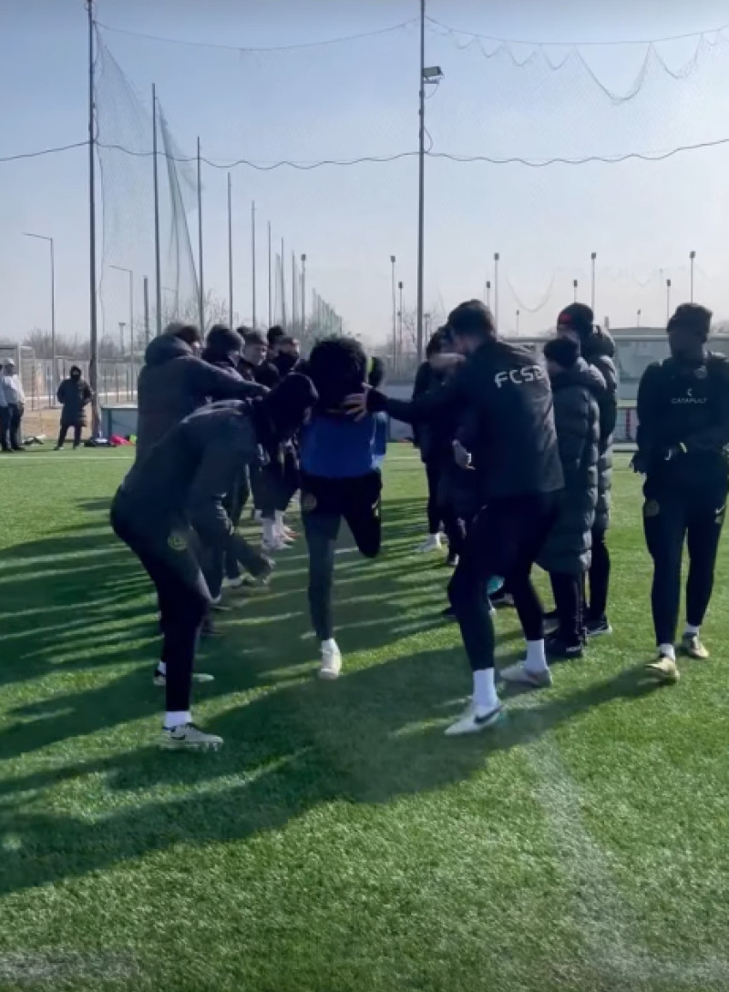 GALERIE FOTO: Cum a fost primit Jordan Gele de colegii de la FCSB în ...