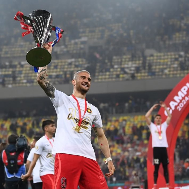 GALERIE FOTO: A început vacanța! Cu ce vedetă a fost surprins Daniel ...