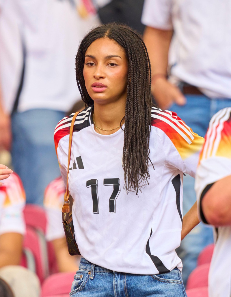 GALERIE FOTO: E gata! Actele au fost semnate: s-a făcut transferul verii în Europa!