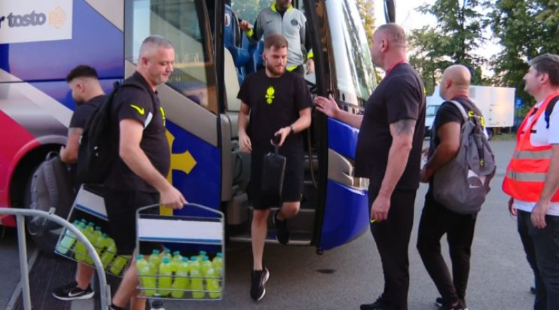 GALERIE FOTO: Ilie Dumitrescu știe de ce Vlad Chiricheș a fost trimis pe banca de rezerve la ...