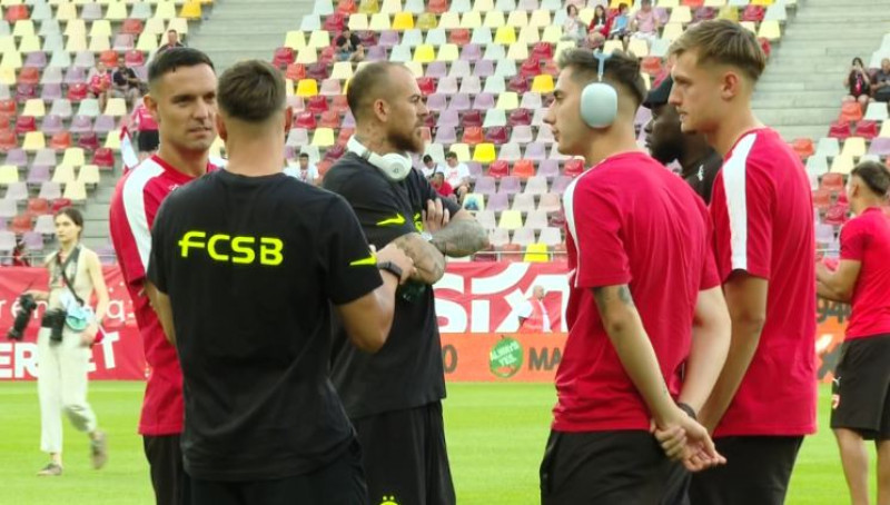 GALERIE FOTO: Ilie Dumitrescu știe de ce Vlad Chiricheș a fost trimis pe banca de rezerve la ...