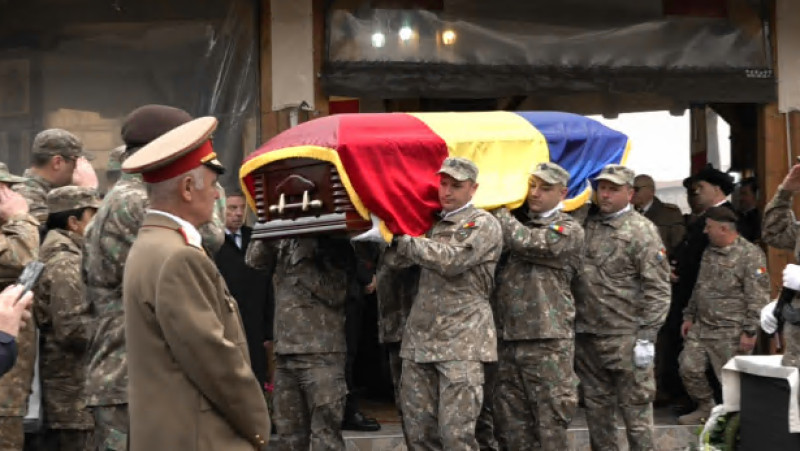 GALERIE FOTO: Moment impresionant la înmormântarea lui Emeric Ienei ...