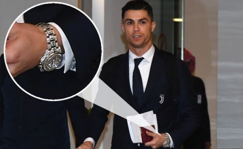 GALERIE FOTO: "Inima lui CR7", ceasul care costă cât un apartament ...