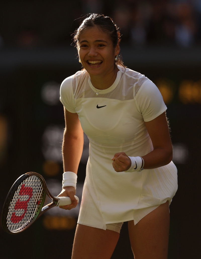 GALERIE FOTO: A purtat o mică avere! Cât costă bijuteriile cu care Emma ...