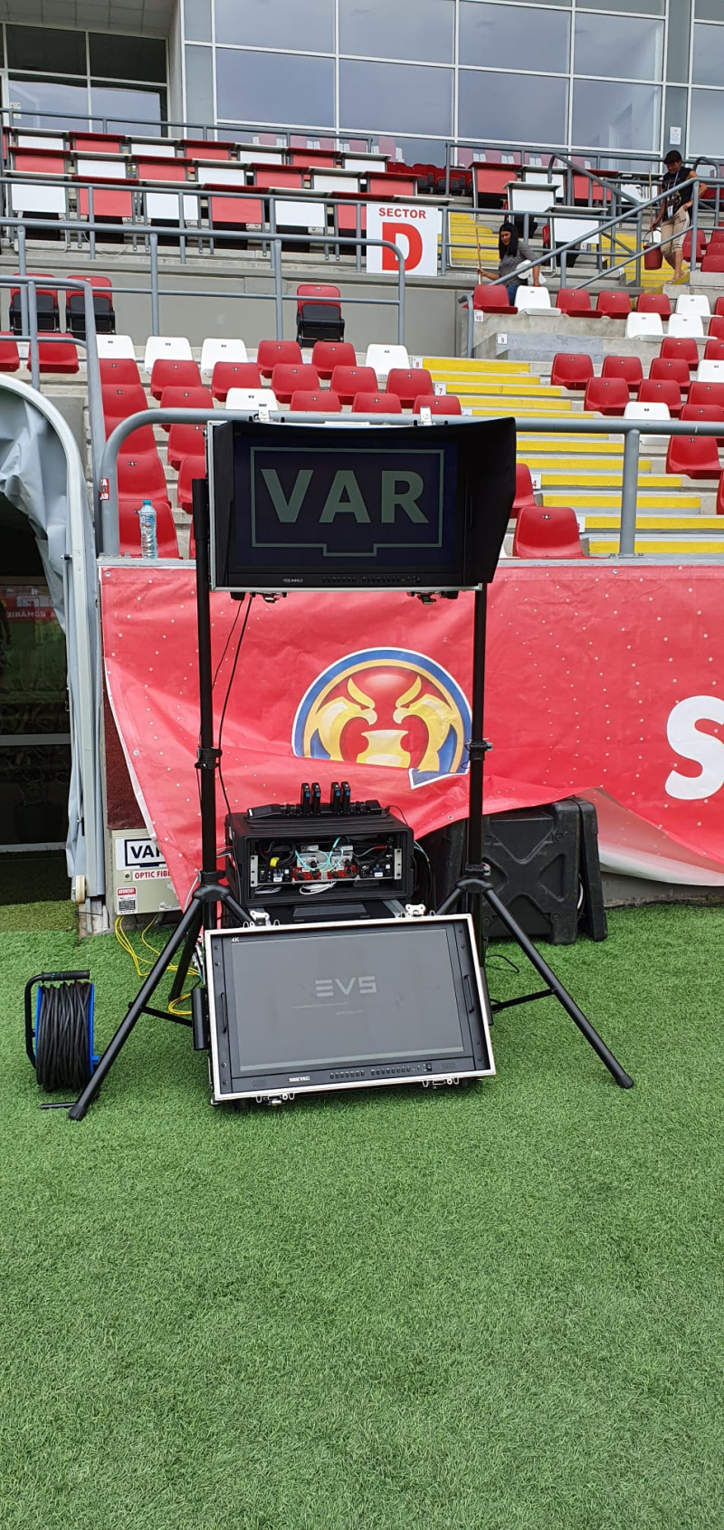 GALERIE FOTO: Cum vor fi informaţi spectatorii despre intervenţiile din ...