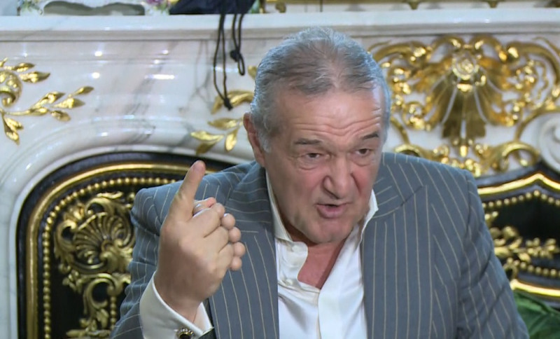 GALERIE FOTO: Cum a trecut Gigi Becali de la costumele de zeci de mii ...