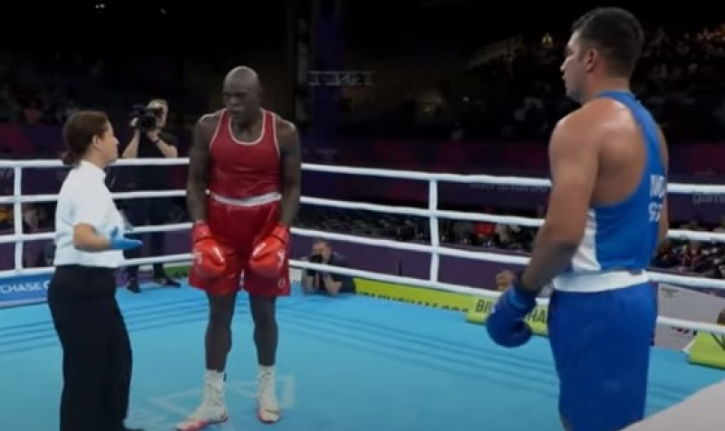 GALERIE FOTO: Arbitrul a încasat un croșeu în plină figură de la un ...