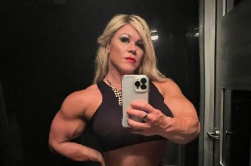 GALERIE FOTO: ”Femeia Hulk” a primit o propunere ieșită din comun: ”Nu! Nu fac asta”