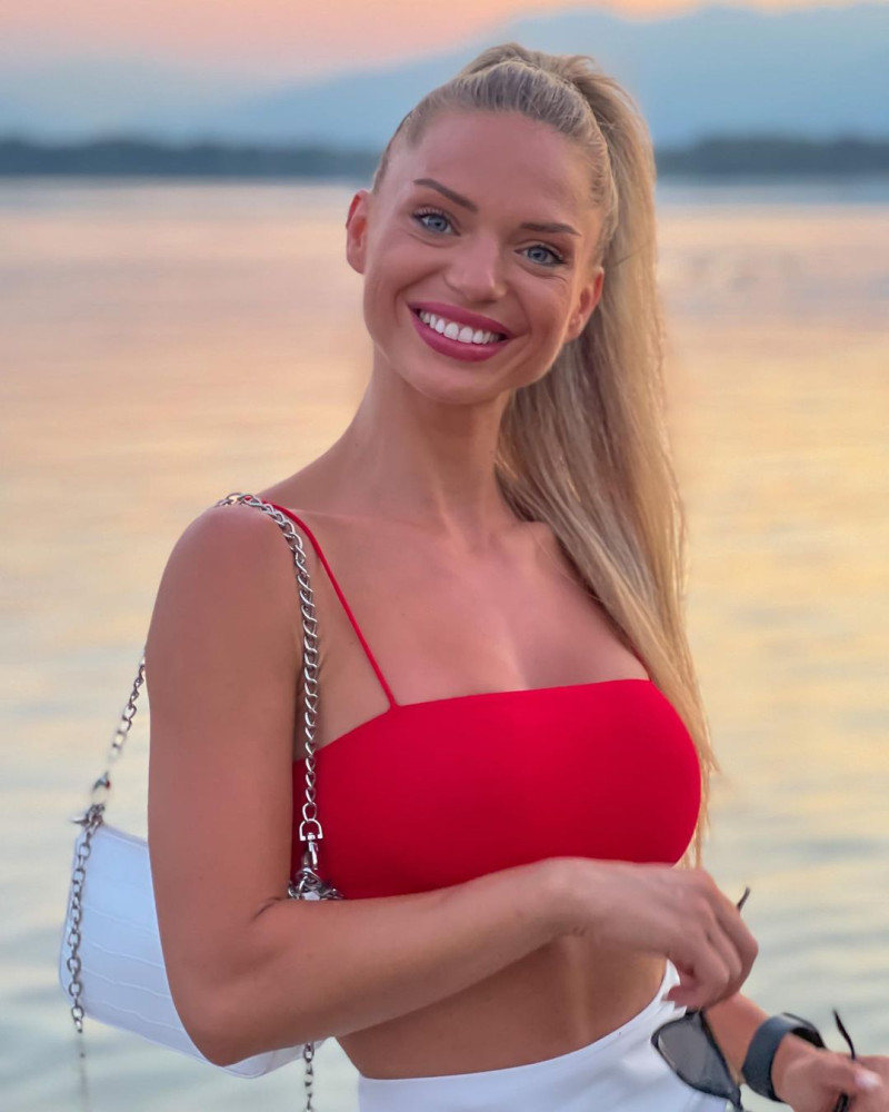 GALERIE FOTO: Maria Sava a cucerit aurul la Campionatul Mondial de Fitness! Forma de invidiat în ...