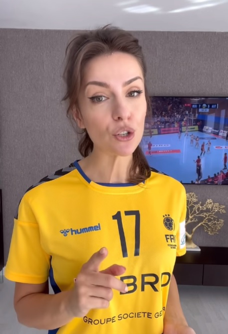 GALERIE FOTO: Simona Țăranu, alături de naționala de handbal a României ...