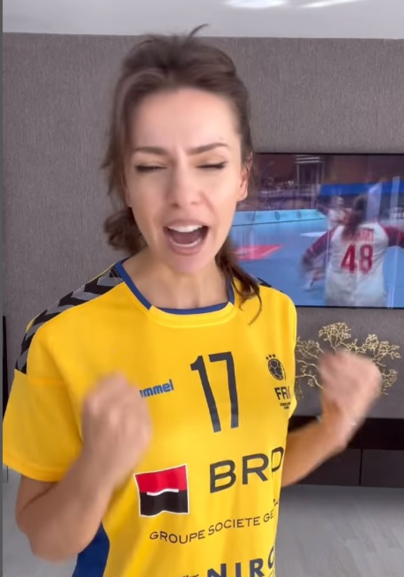 GALERIE FOTO: Simona Țăranu, alături de naționala de handbal a României ...