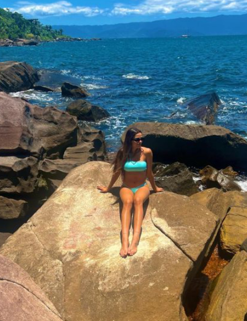 GALERIE FOTO: A fost curtată de Neymar, dar a început o relație cu un ...