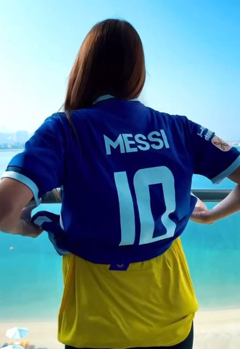 GALERIE FOTO: Svetlana și-a dat jos două tricouri și a prezentat cum ar ...