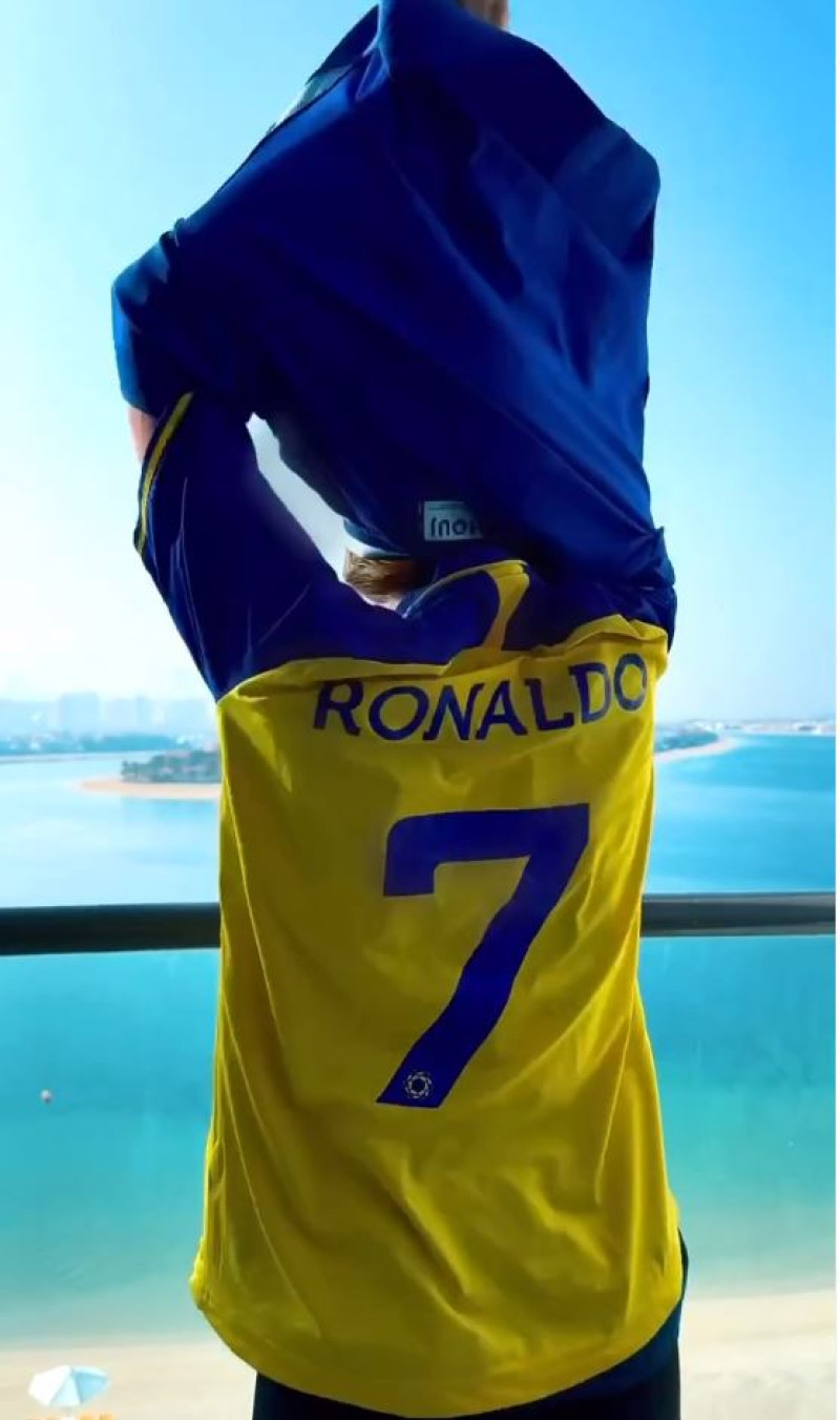 GALERIE FOTO: Svetlana și-a dat jos două tricouri și a prezentat cum ar ...