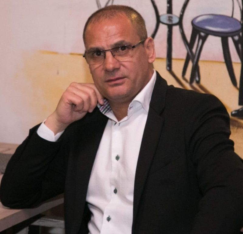 GALERIE FOTO: De nerecunoscut! Cum arată acum și cu ce se ocupă colegul ...