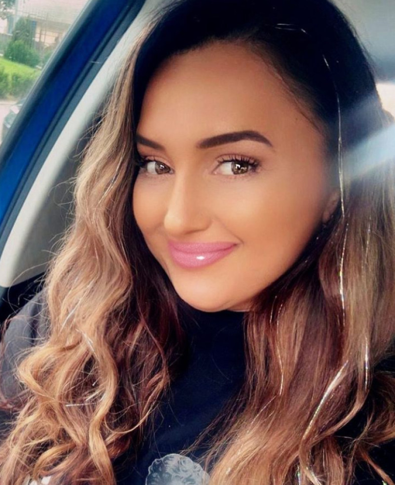 GALERIE FOTO: Nepoata lui Mircea Sandu ”a înmormântat doi logodnici ...