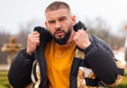 Russell Crowe, chel si cu zeci de kilograme in plus. Actorul este greu ...